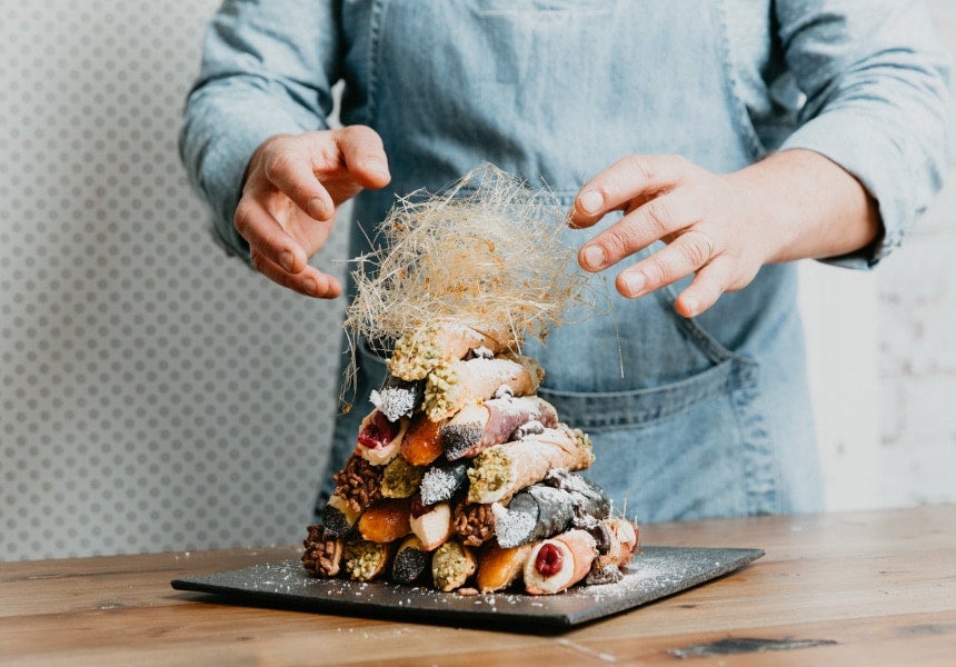 Cannoli Tower | 15, 21, 28, 36 or 45 Pieces | Eat Cannoli